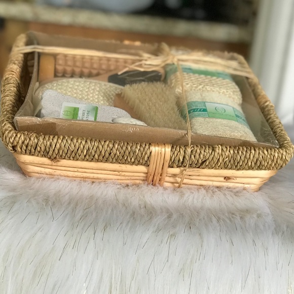 Essential Design | Bath | Nwt Foot Body Gift Set | Poshmark